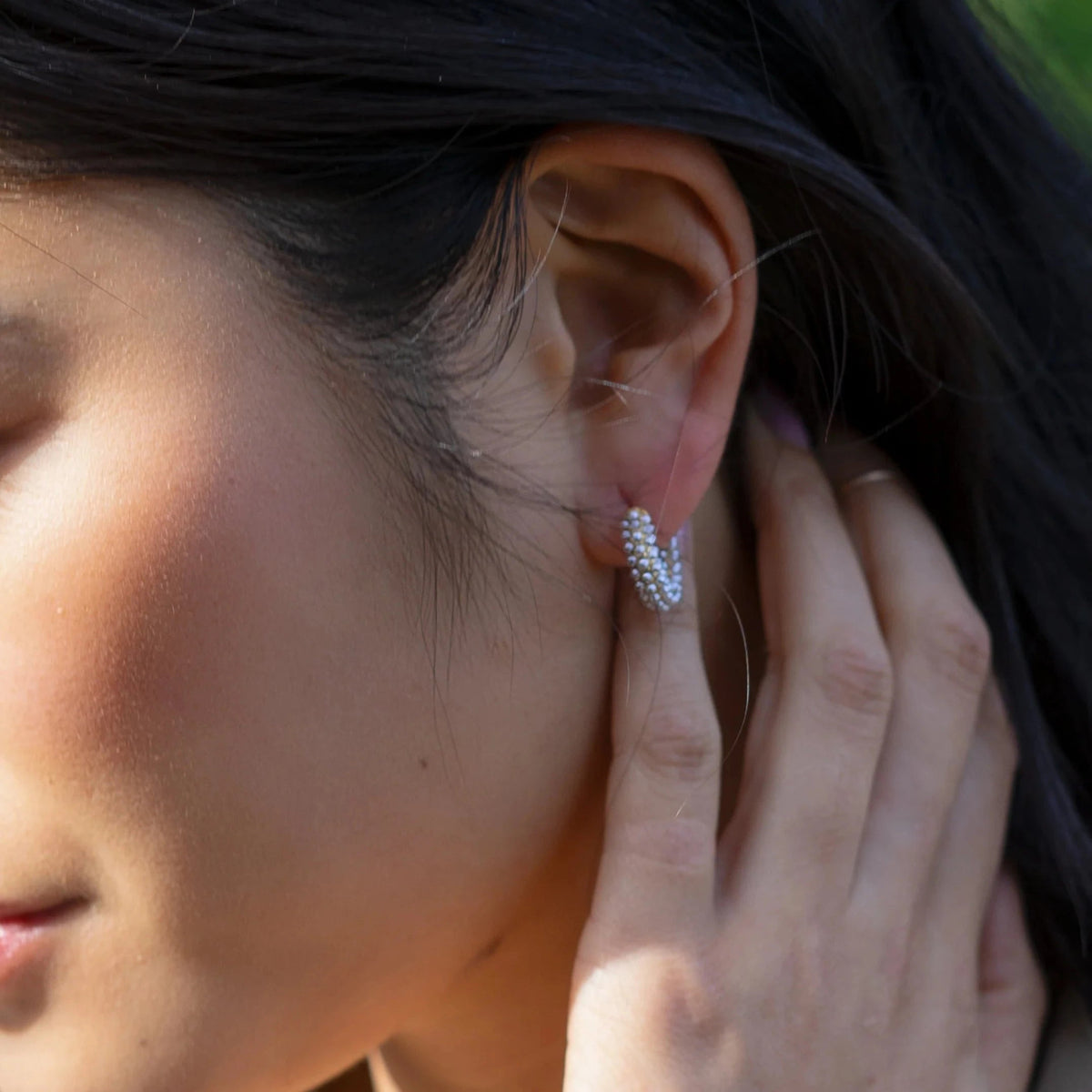 Peter + June: Pearl Mini Dot V Hoops - J. Cole Shoes